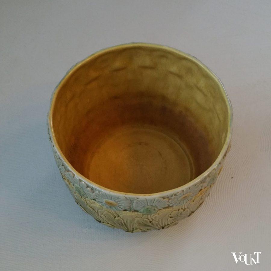 Franse art nouveau bloempot met floraal motief, Sarreguemines, ca. 1900