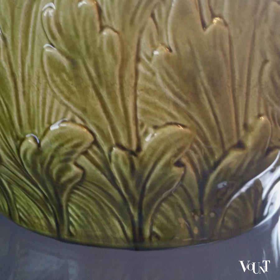 Franse art nouveau bloempot met floraal motief, Sarreguemines, ca. 1900